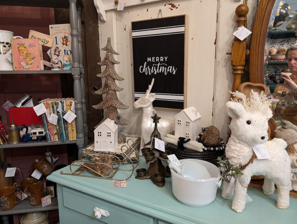 A Fall And Christmas Vintage Booth Reset You'll Love - The Fifth ...