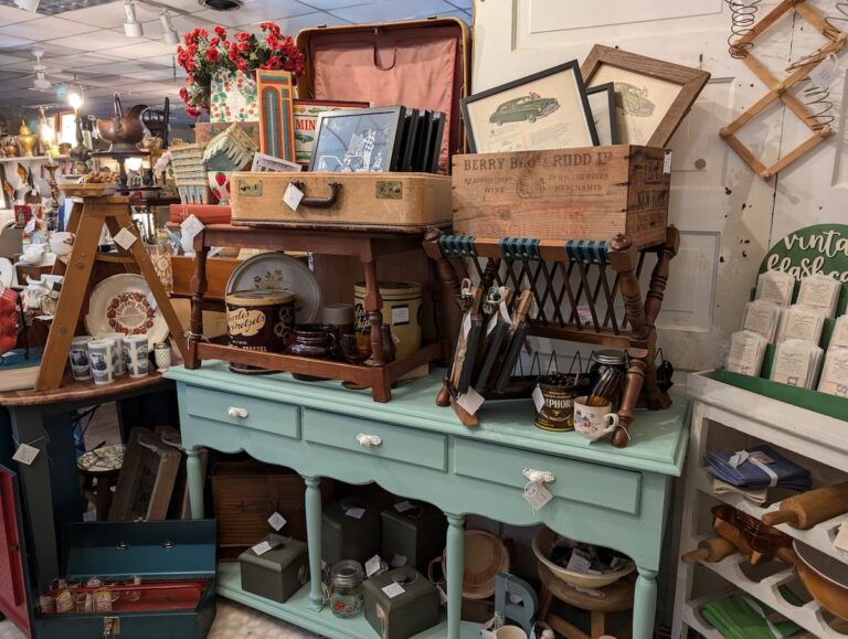 A Fall And Christmas Vintage Booth Reset You'll Love - The Fifth ...