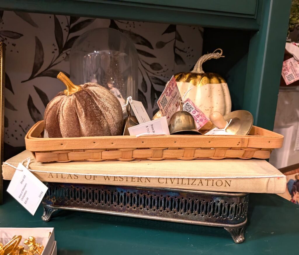 A Fall And Christmas Vintage Booth Reset You'll Love - The Fifth ...