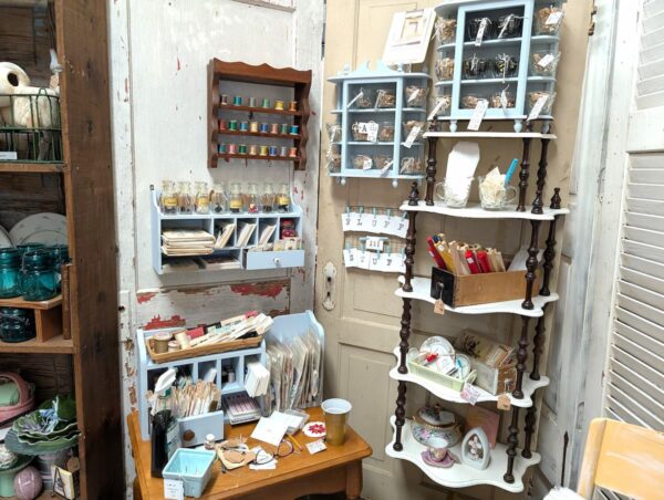 How I Set Up Displays In My New Vintage Booth